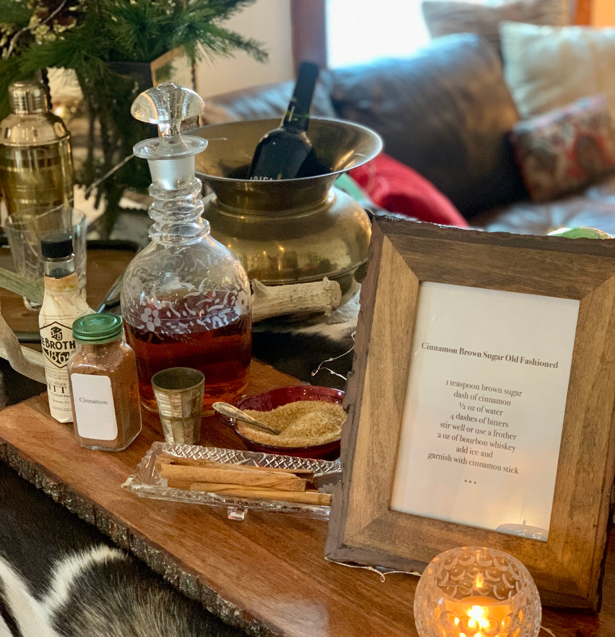 APARTMENT TOUR: Holiday Decorating Ideas from The Apartment at Cactus ...