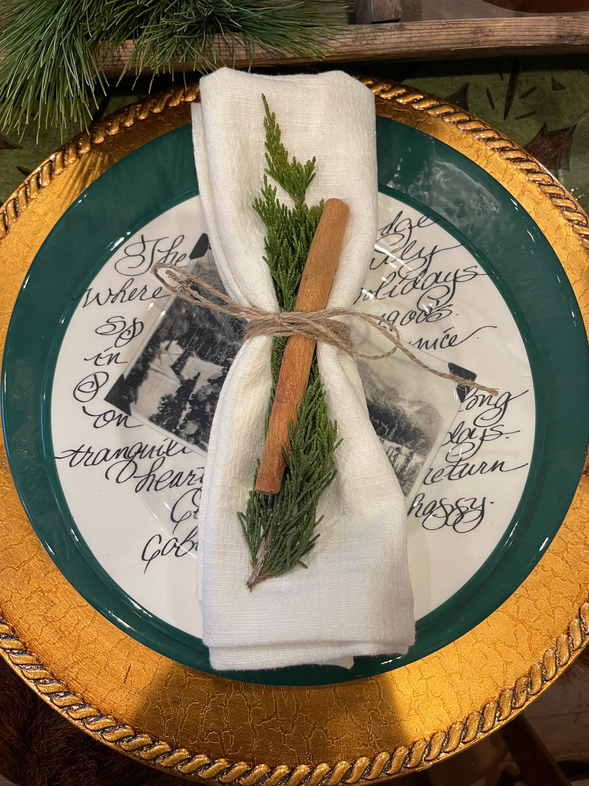 Dining Room Holiday Decorating Ideas - The Apartment at Cactus Creek ...